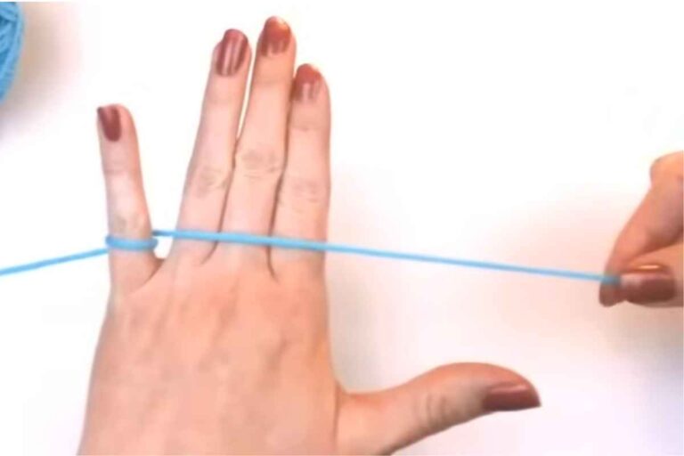 How to Hold Yarn for Crochet with THE 2 MINUTE TECHNIQUE
