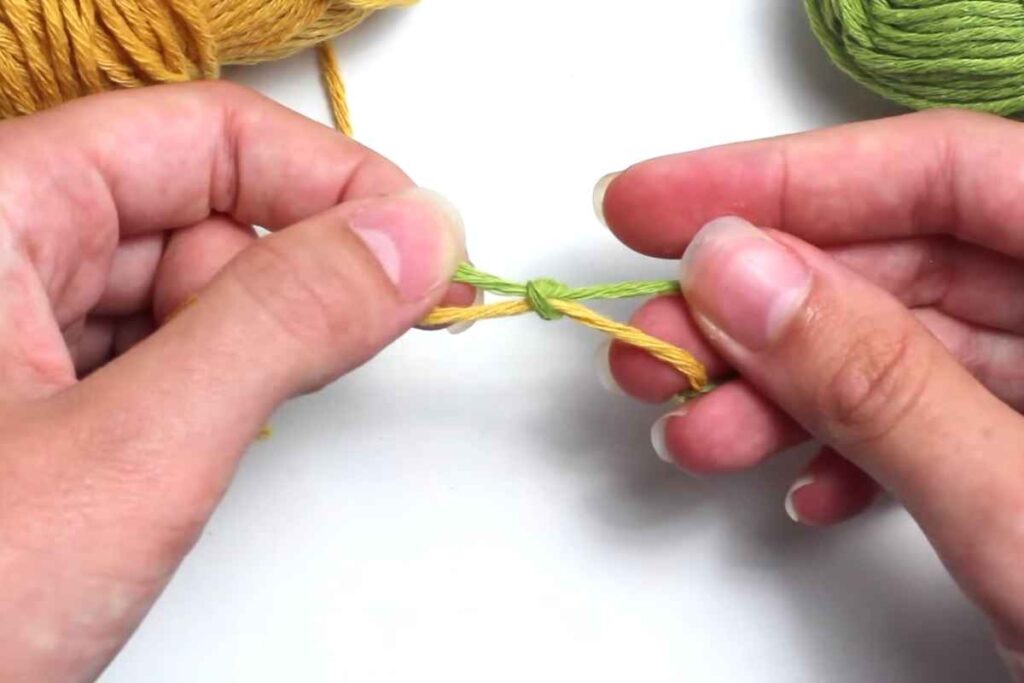 How To Join Yarn with The Magic Knot - Easy Tutorial