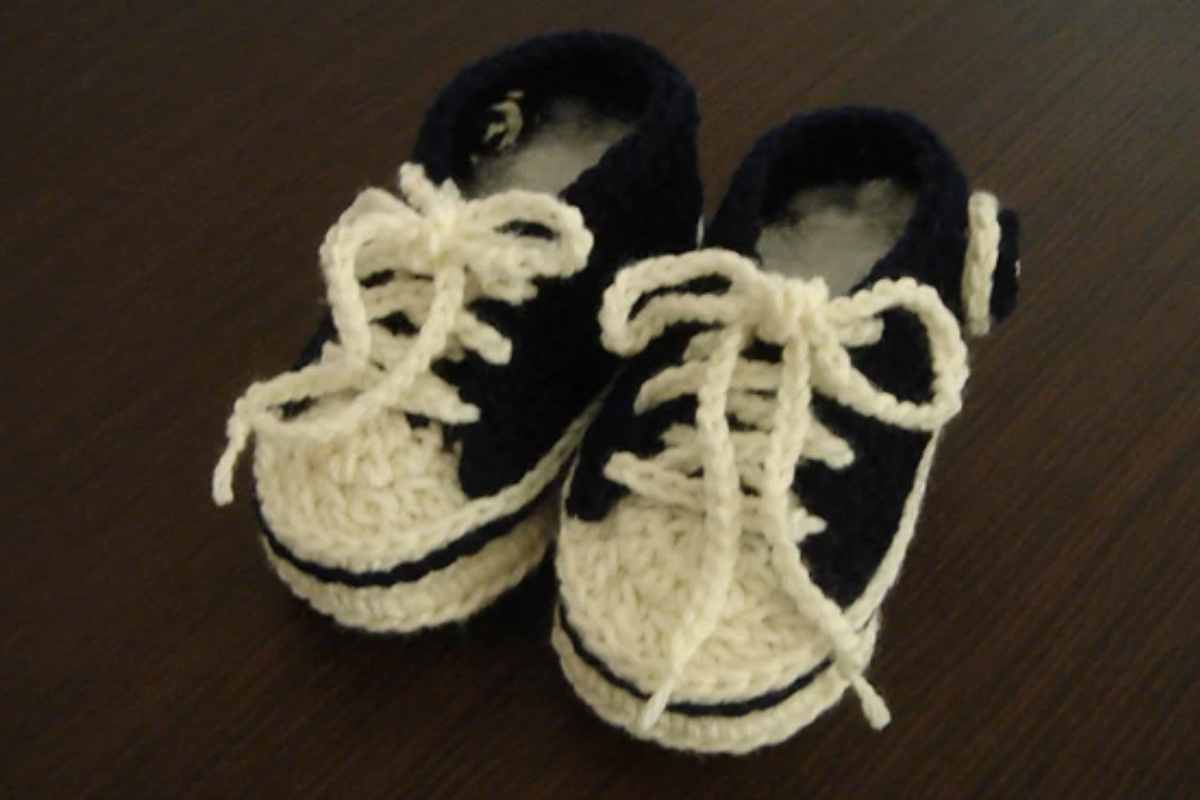 Converse-Style Crochet Baby Booties - FREE Pattern