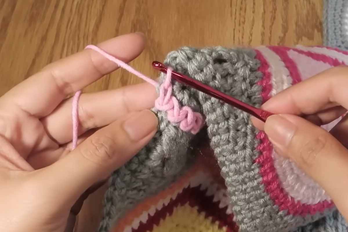 How To Join Granny Squares With The Zigzag Slip Stitch Method