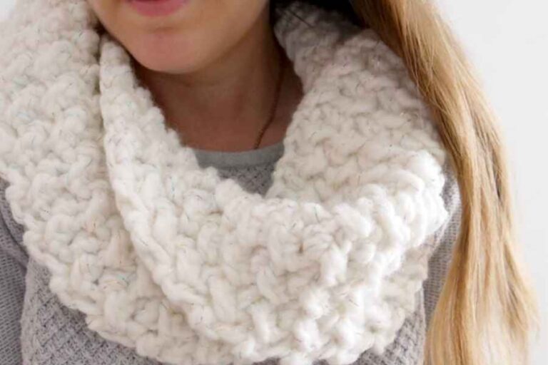 Easy and Quick! Simple Twist Crochet Cowl