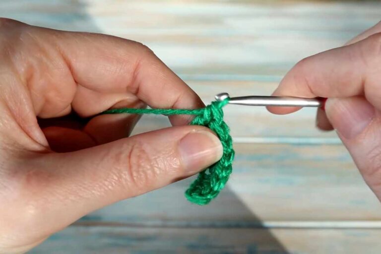 Quick and Easy! Crochet Holly Leaf and Berries