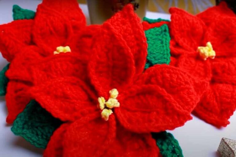 How to Crochet a Poinsettia Christmas Flower