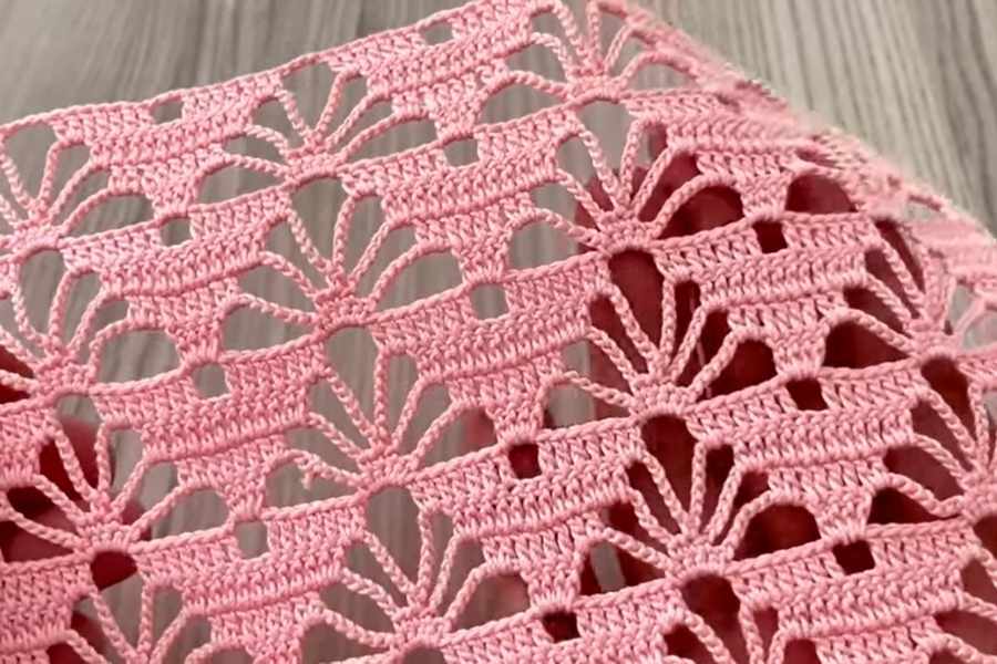 Gorgeous Crochet Summer Model for Shawls and More