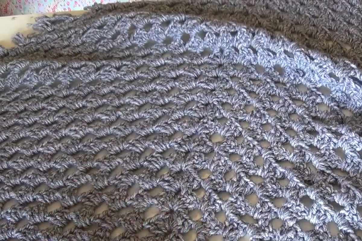 How to Crochet a Granny Shawl in Just One Day