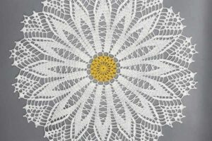 So Cute! How to Crochet Daisy Doily