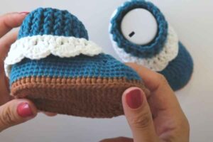 Baby Steps: Easy Crochet Booties for Adorable Little Feet