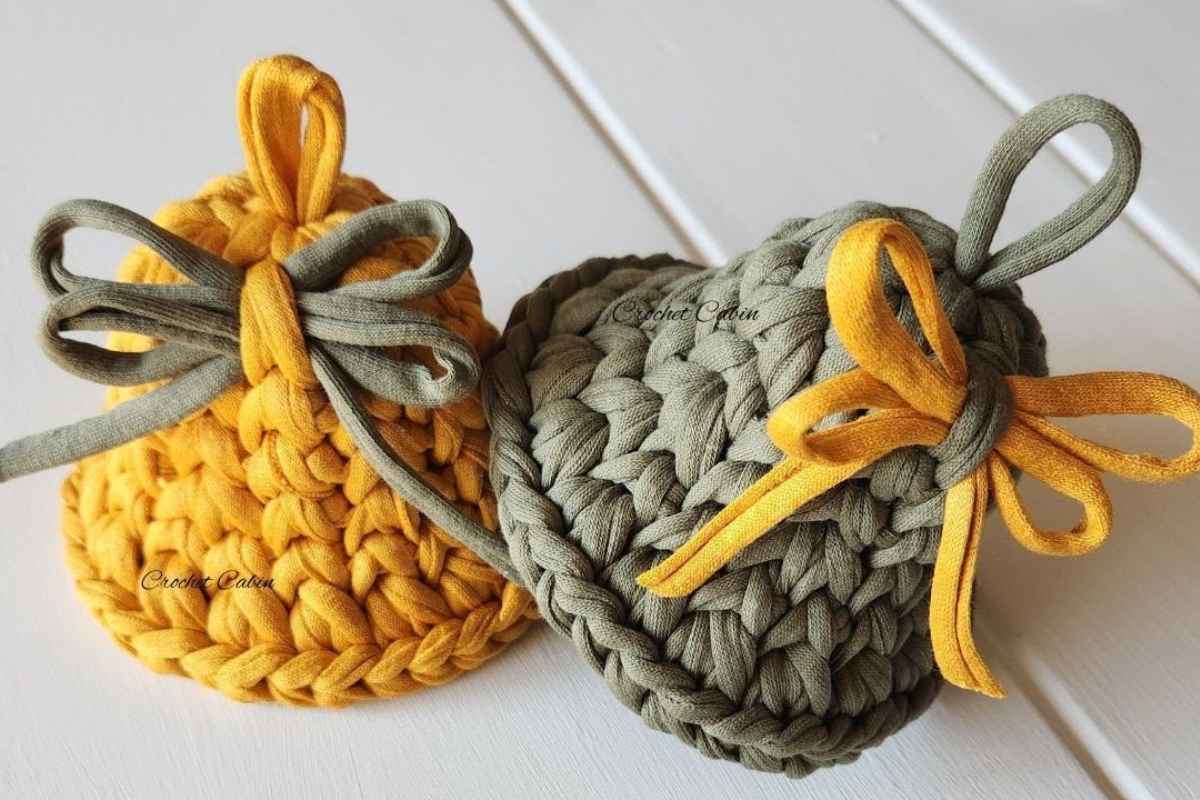 How to Crochet a Decorative Bell