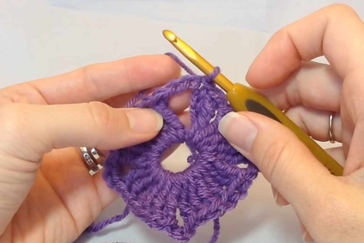 Crochet 3D Granny Square + Free Purse Pattern