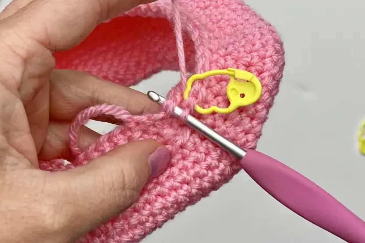 Free Crochet Pattern for Amigurumi Flamingo Pool Floaty!