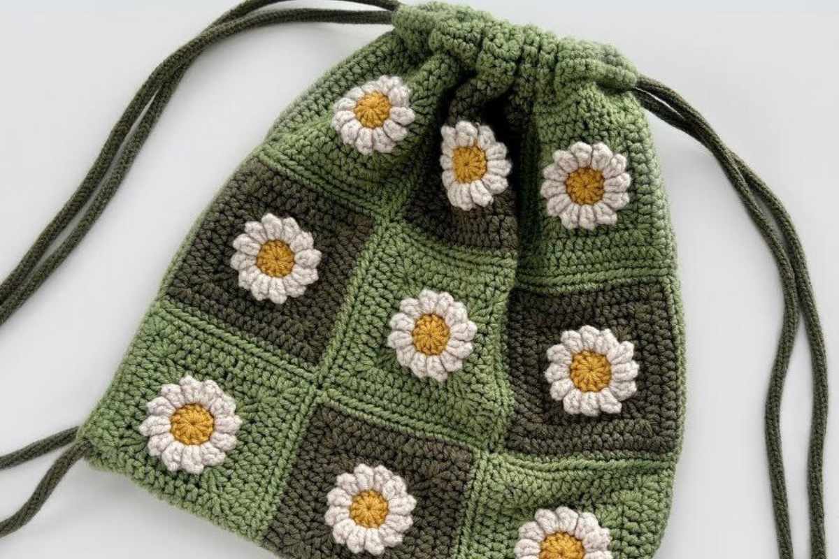 How to Crochet a Daisy Granny Square Backpack