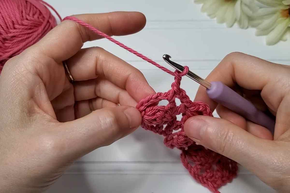 Gorgeous Floral Lacy Crochet Stitch: Easy 1-Row Pattern!