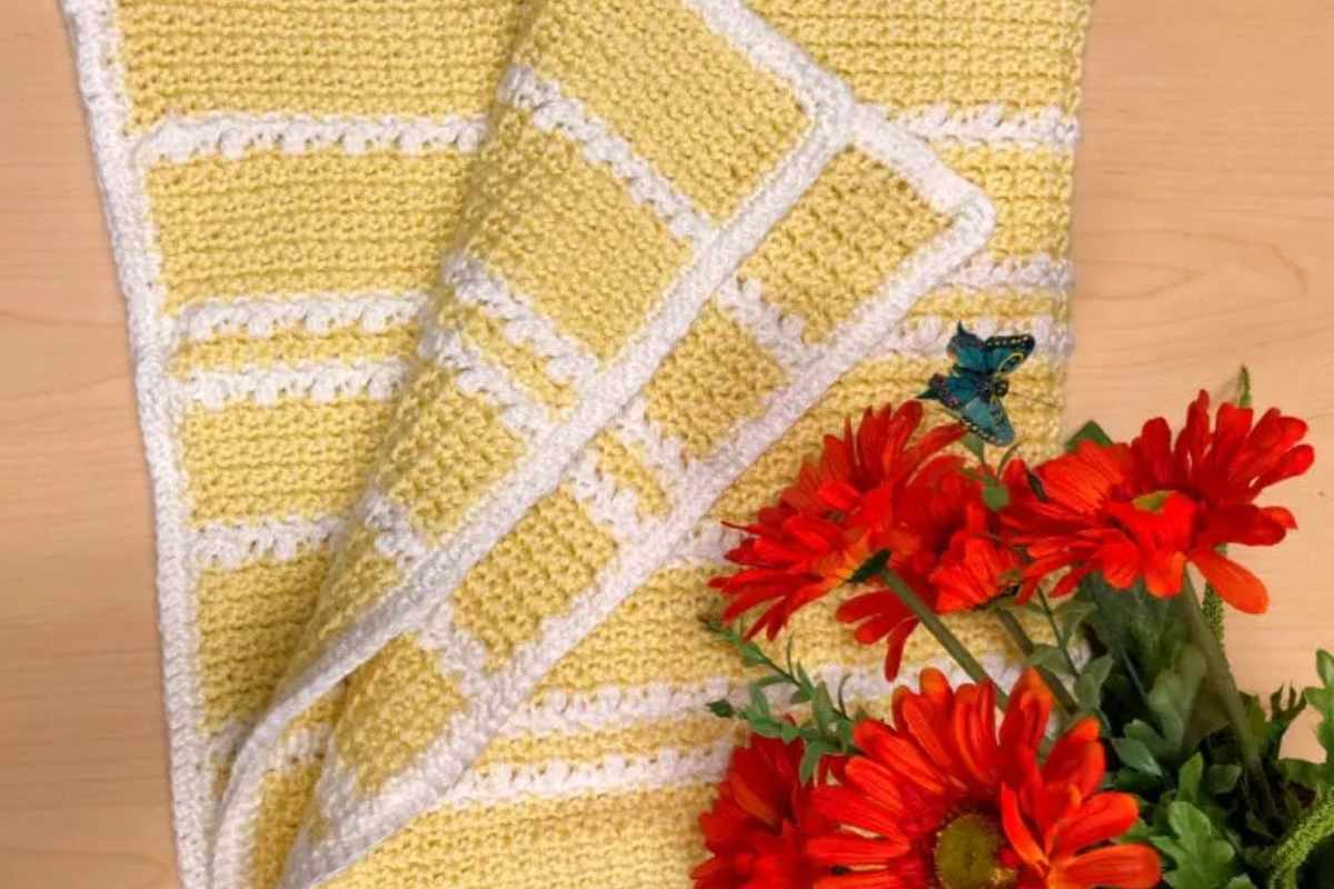 Textured Crochet Blanket for Babies: Mesh & Berry Stitch