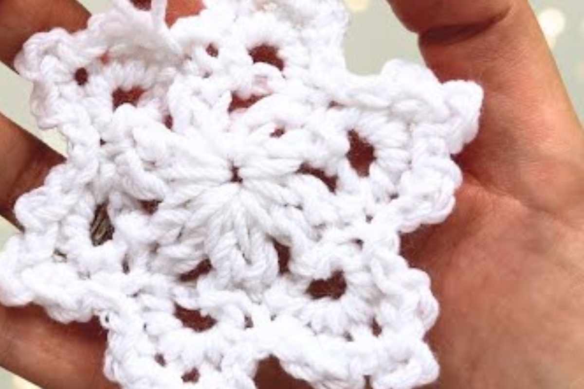 Crochet Snowflake Decoration: Perfect for Your Christmas Tree