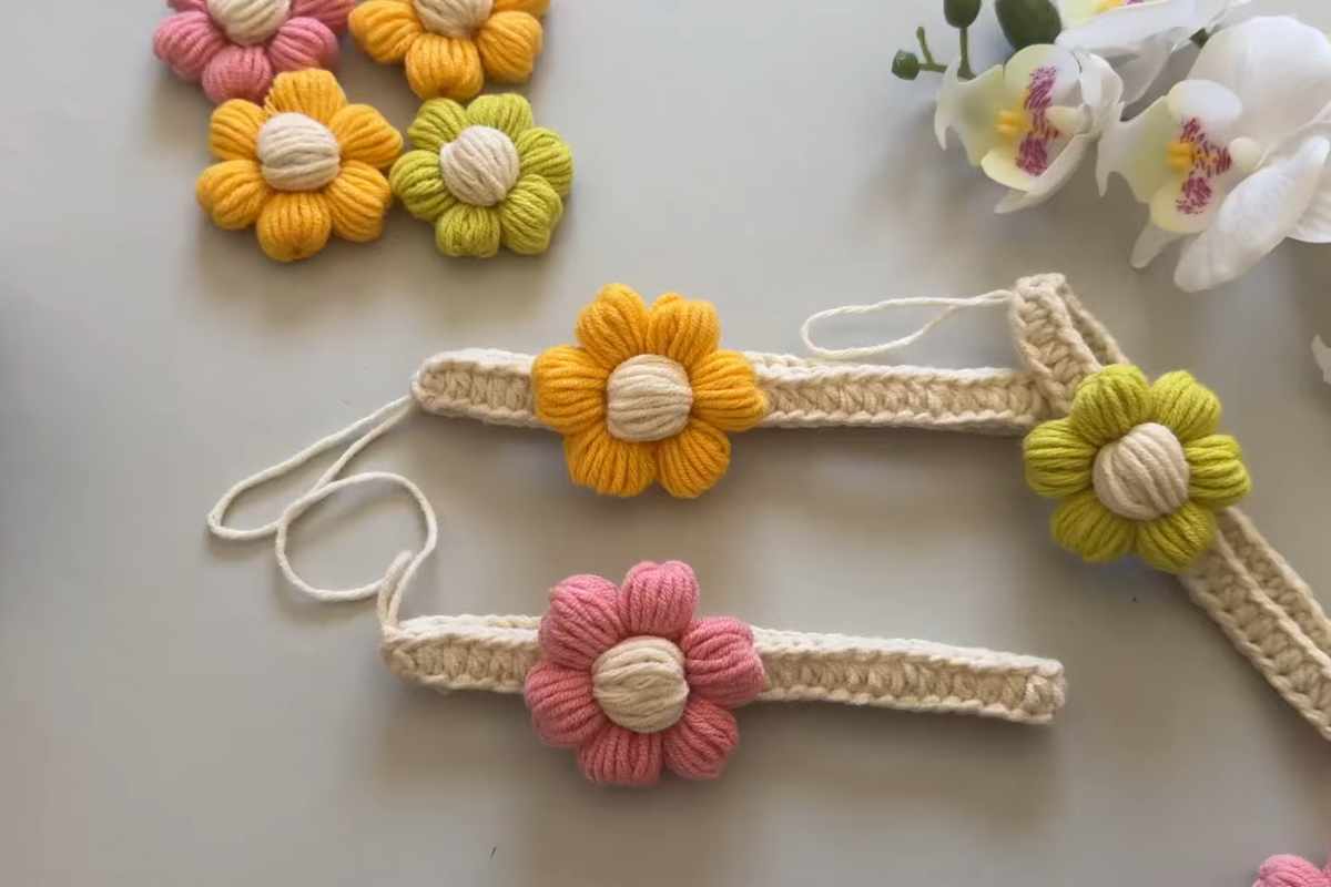 How to Crochet a Mobile Wrist Strap – Puff Flower Design