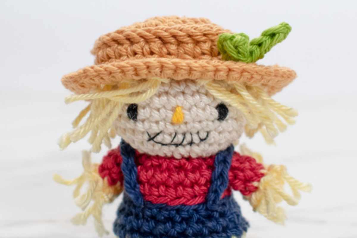 Easy Crochet Mini Scarecrow Pattern for Halloween
