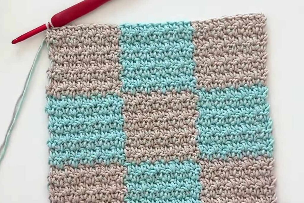How to Crochet a Griddle Stitch Checkerboard Baby Blanket
