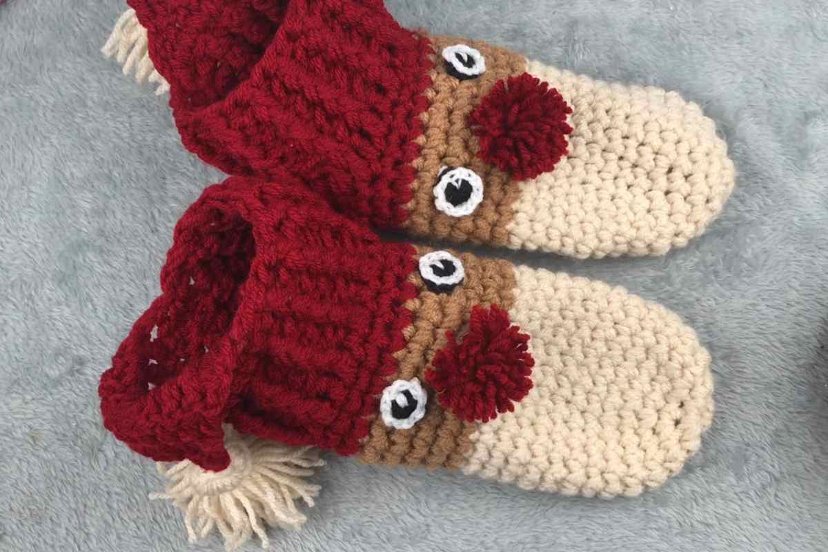 Easy Crochet Christmas Slippers: A Perfect Last-Minute Gift