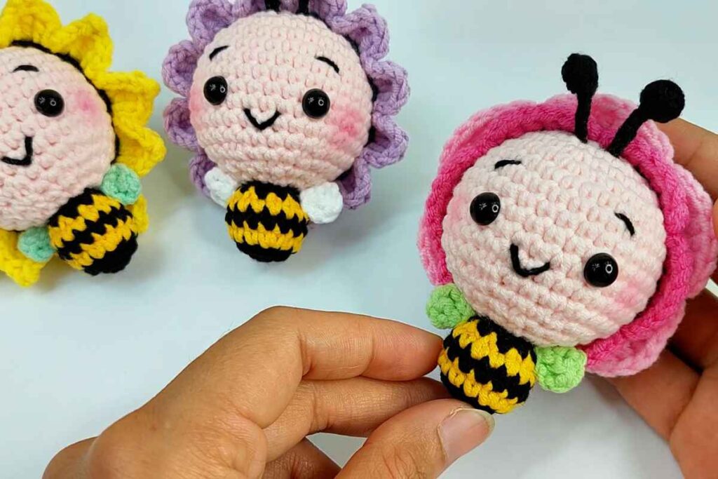 Crochet Flower Bee Keychain Tutorial: Easy and Fun Craft Project