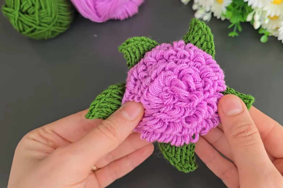 DIY Rolled Crochet Cord That Turns into a Cute Flower