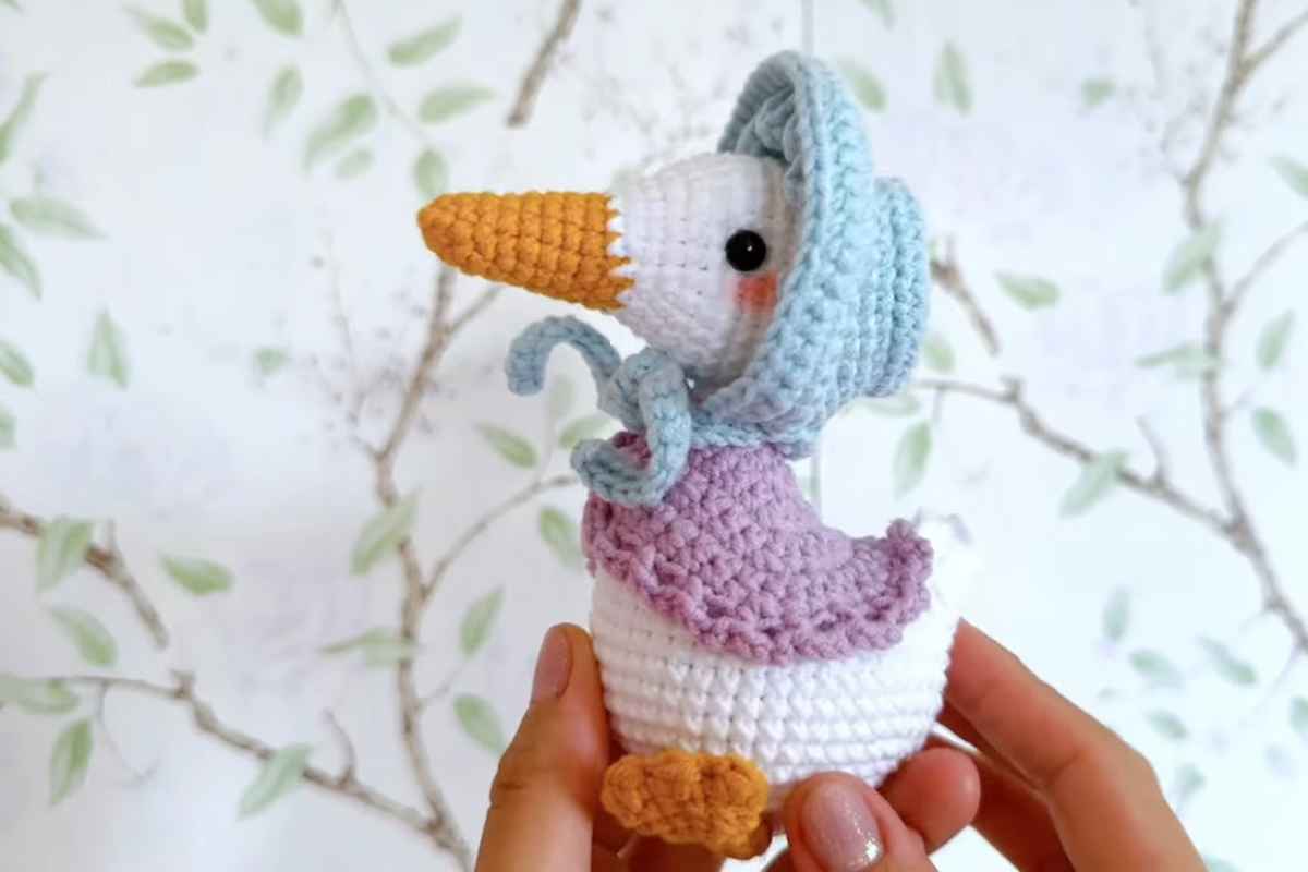 Create Your Own Amigurumi Jemima Puddle-Duck: A Crochet Adventure