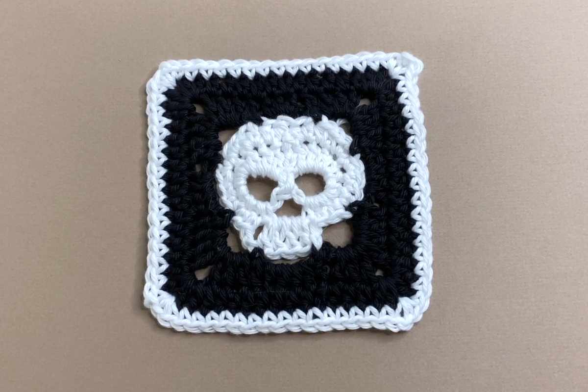 How to Crochet an Easy Skull Granny Square With Lacy Join