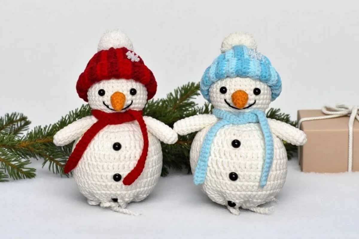 DIY Adorable Crochet Snowman Bag for Gifts & Decor