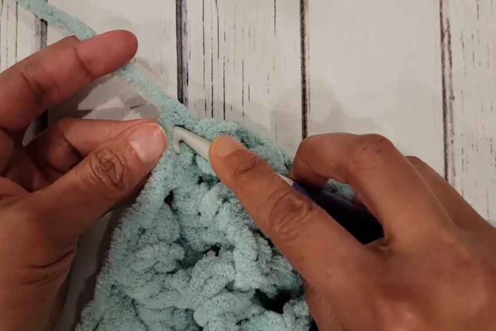 Easy One-Row Repeat Crochet Blanket for Beginners