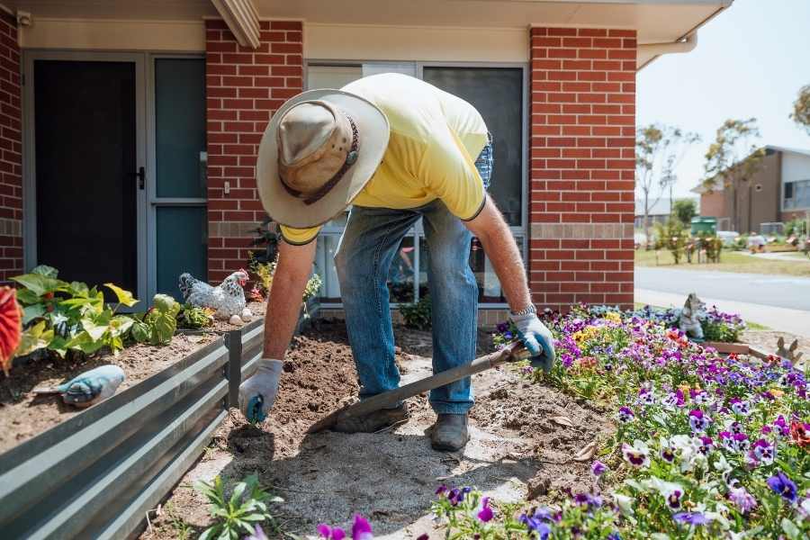 6 Top Weeding Tips for Your Garden