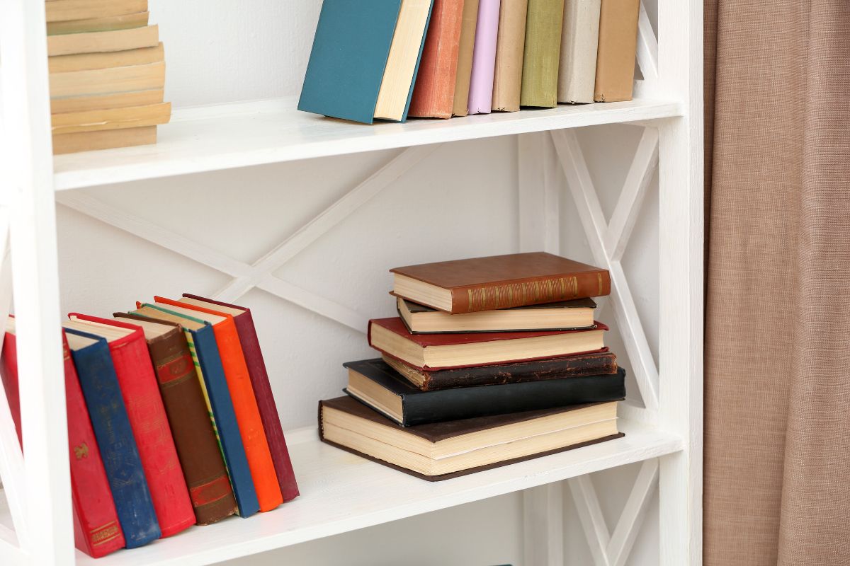 5 Easy Ways to Make Your Bookshelf Styling Look Expensive