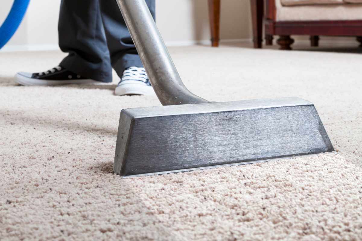 How to Clean Carpets Without a Machine