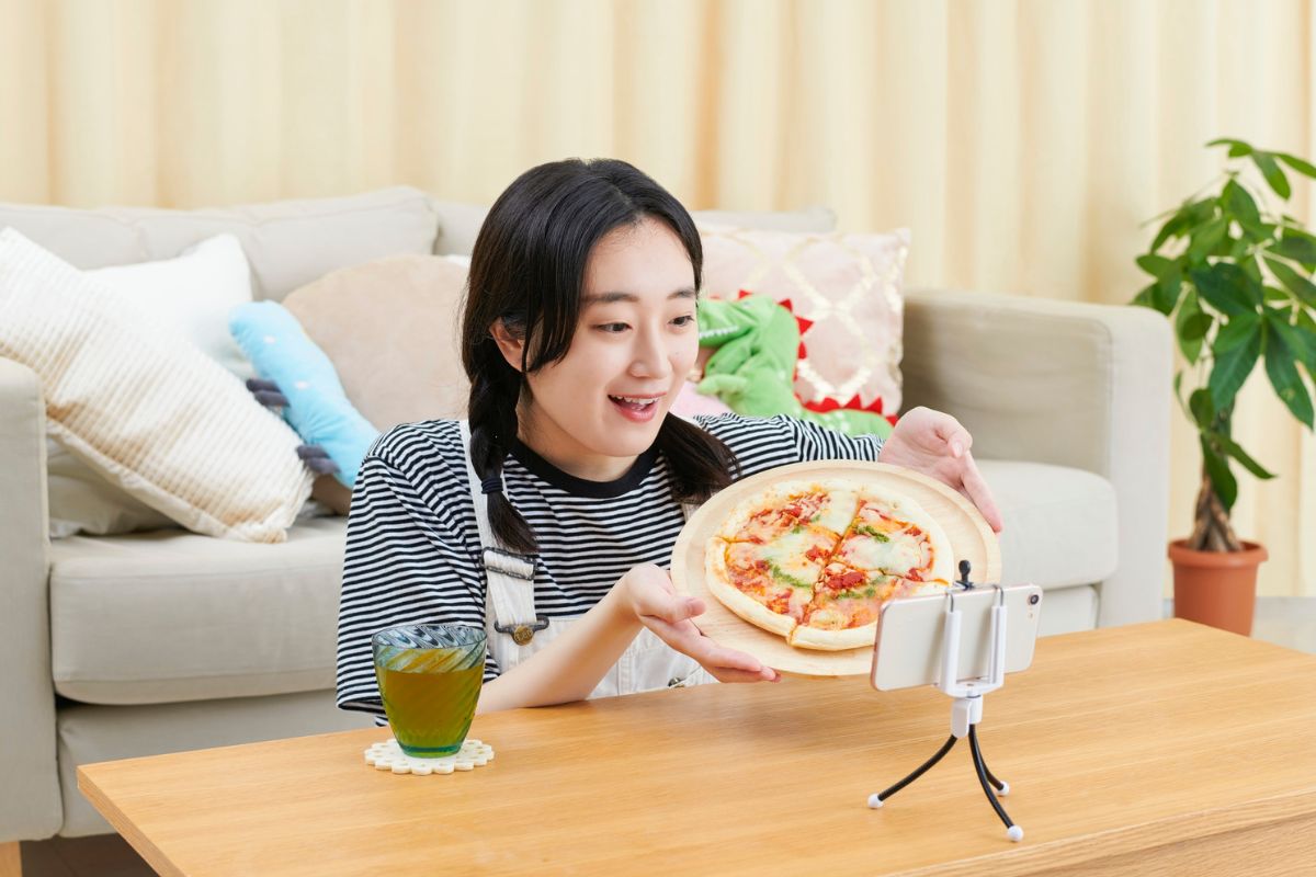 How to Host a Virtual Dinner Party