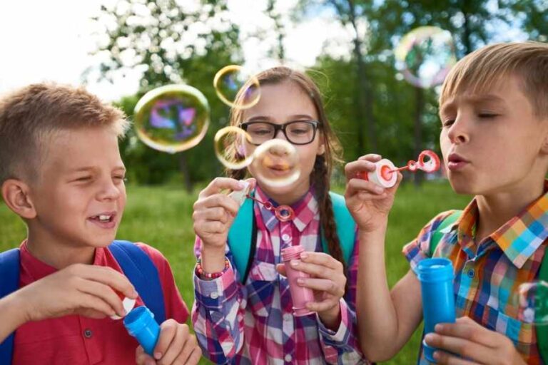 6 Awesome Games for a Bubble Themed Party