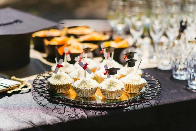 How to Plan a Graduation Party Step by Step