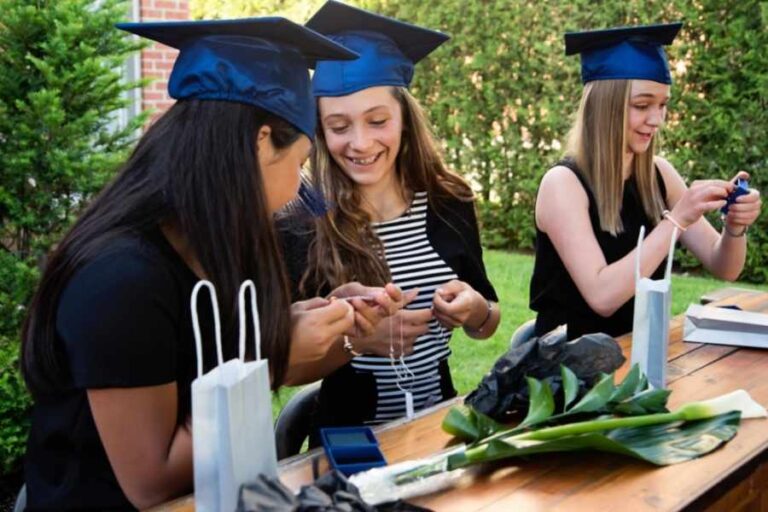 How to Plan a Graduation Party Step by Step