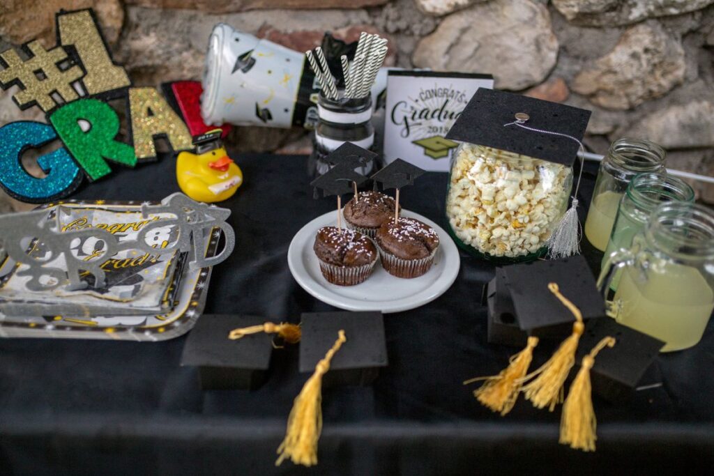 How to Plan a High-School Graduation Party