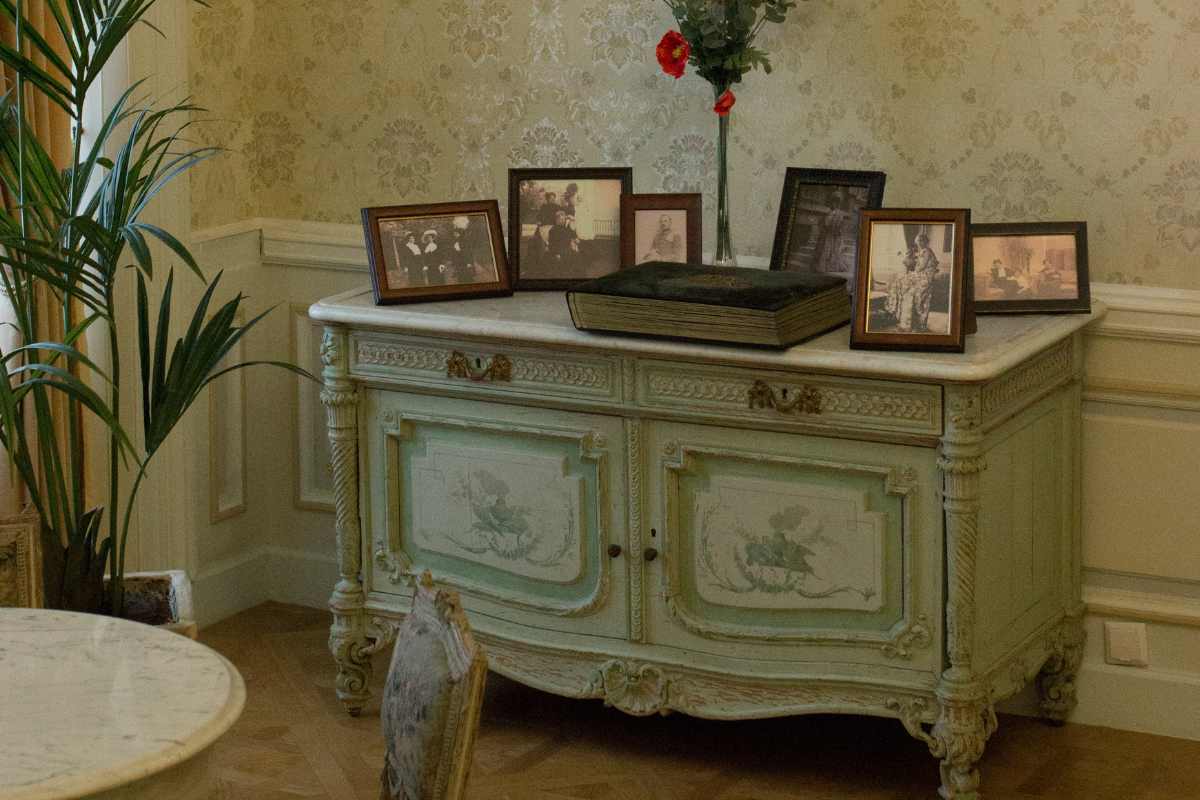 What to Know About Victorian Interior Design