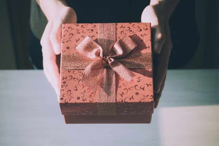4 Common Wrapping-Gift Mistakes and How to Solve Them