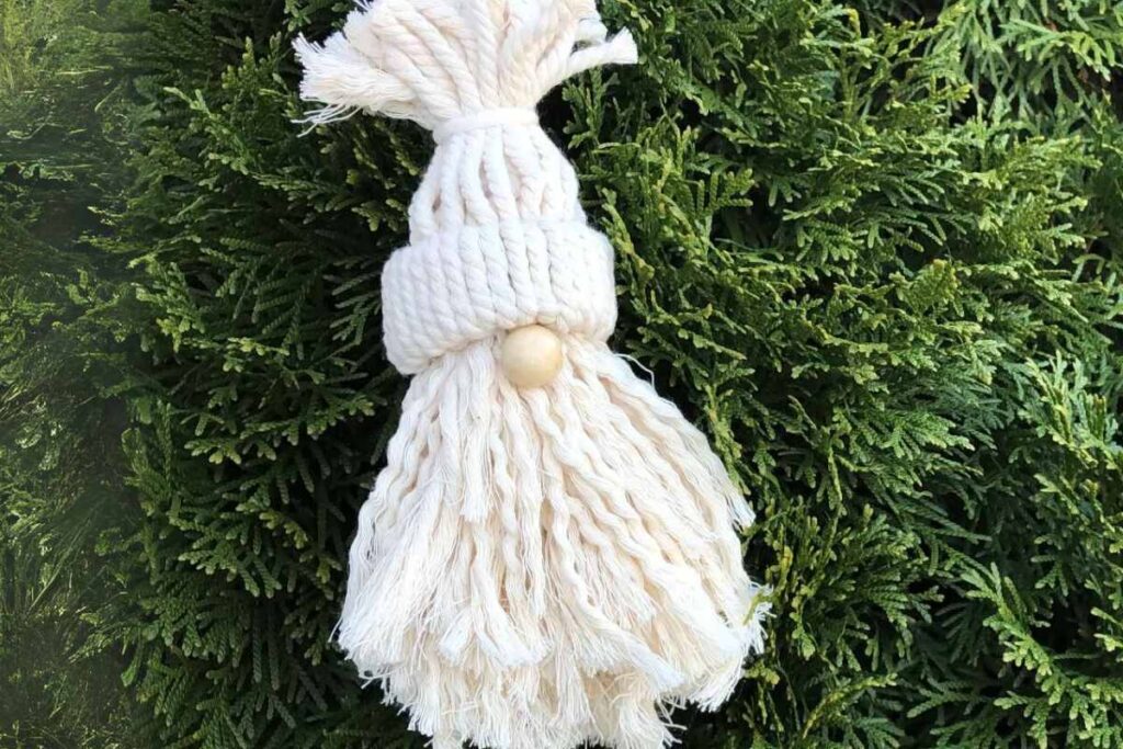 DIY Macrame Santa/Gnome Christmas Ornaments