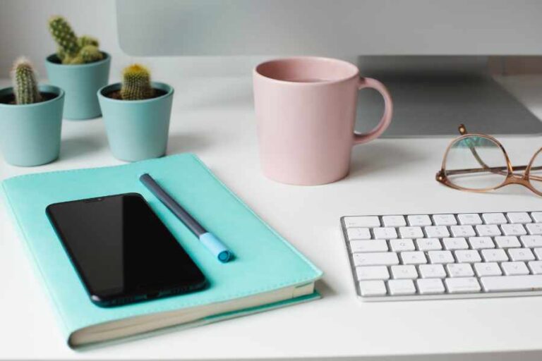 5 Steps to a Tidy Desk - KonMari Style