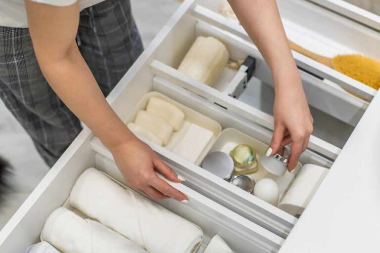 How to Deep Clean Your Home in Just ONE Week