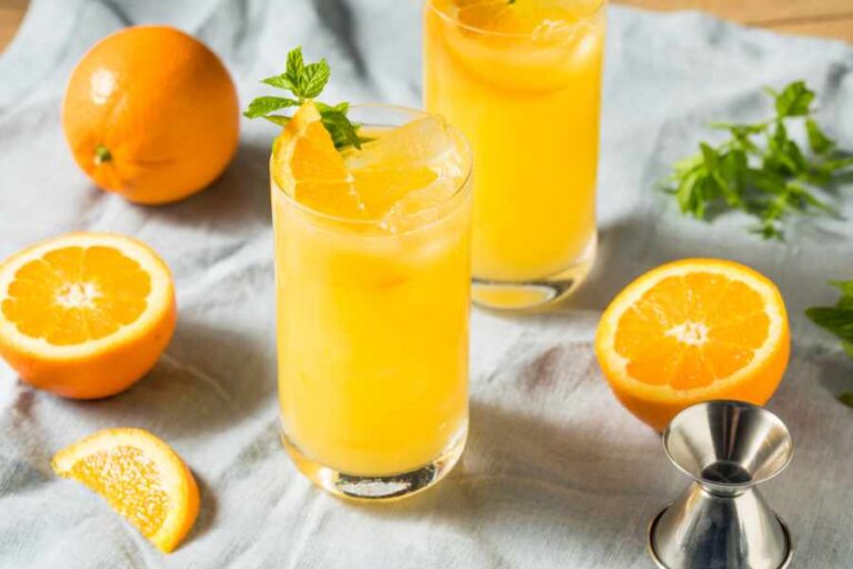 9 Easy Cocktails for Your Next Party