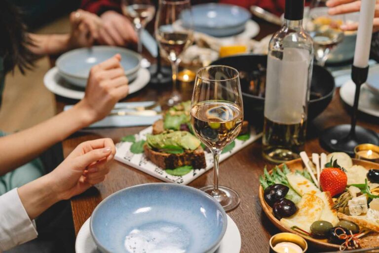 Hosting the Ultimate Dinner Party: Your Complete Guide to Success