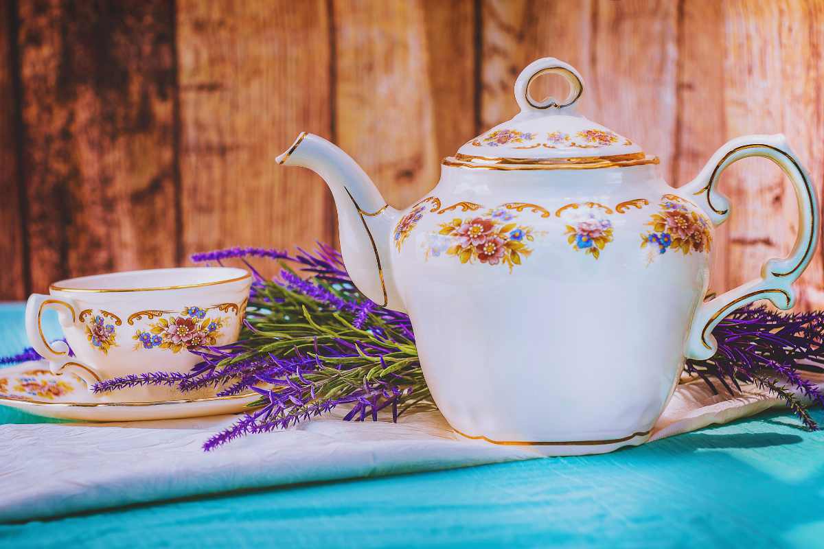 Selecting the Perfect Vintage Teacup: Common Pitfalls to Avoid