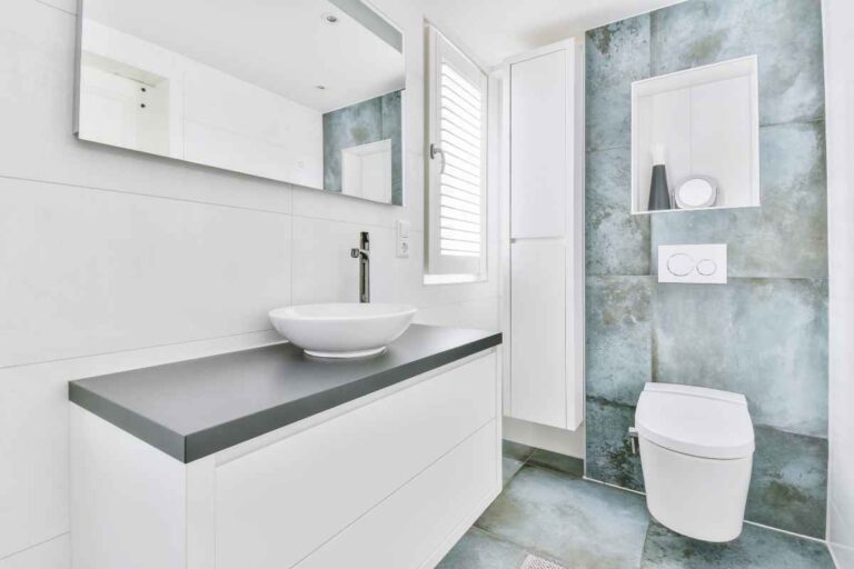 Minimalist Small Bathroom Ideas for a Clean and Calm Aesthetic