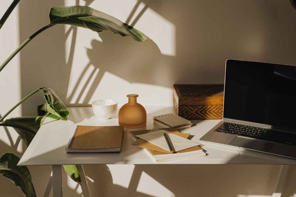 Decorating with Shadows: Light Play for Artistic Rooms