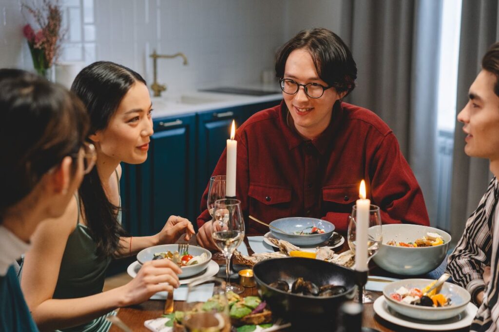 How to Create a Cozy and Intimate Dinner Party Setting
