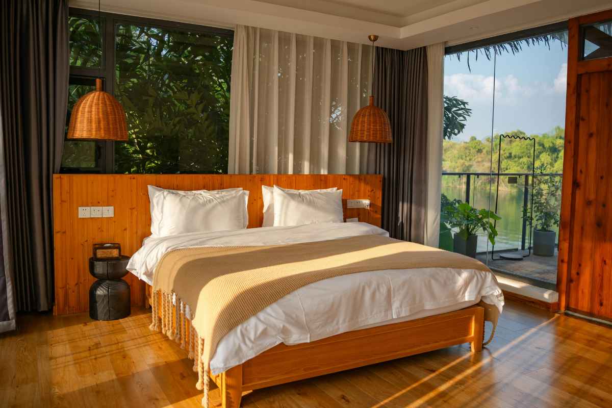 Bedroom Layout With 2 Windows: Where to Put the Bed