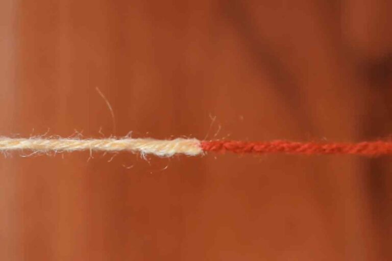 Two Knotless Methods to Join Yarn Invisibly