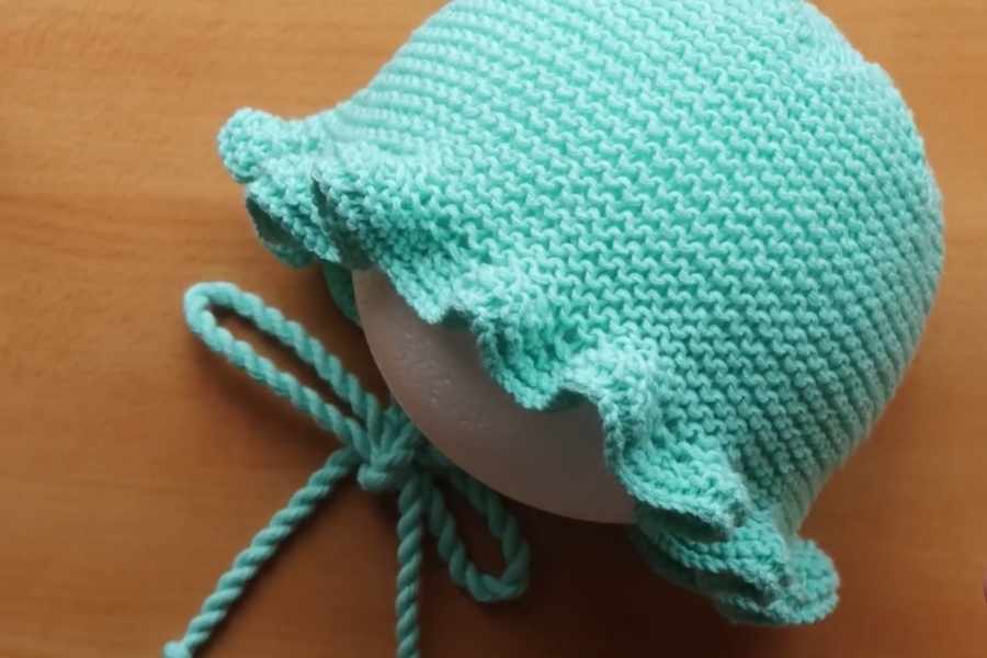So Adorable! Learn to Knit this Star Bonnet with Frill